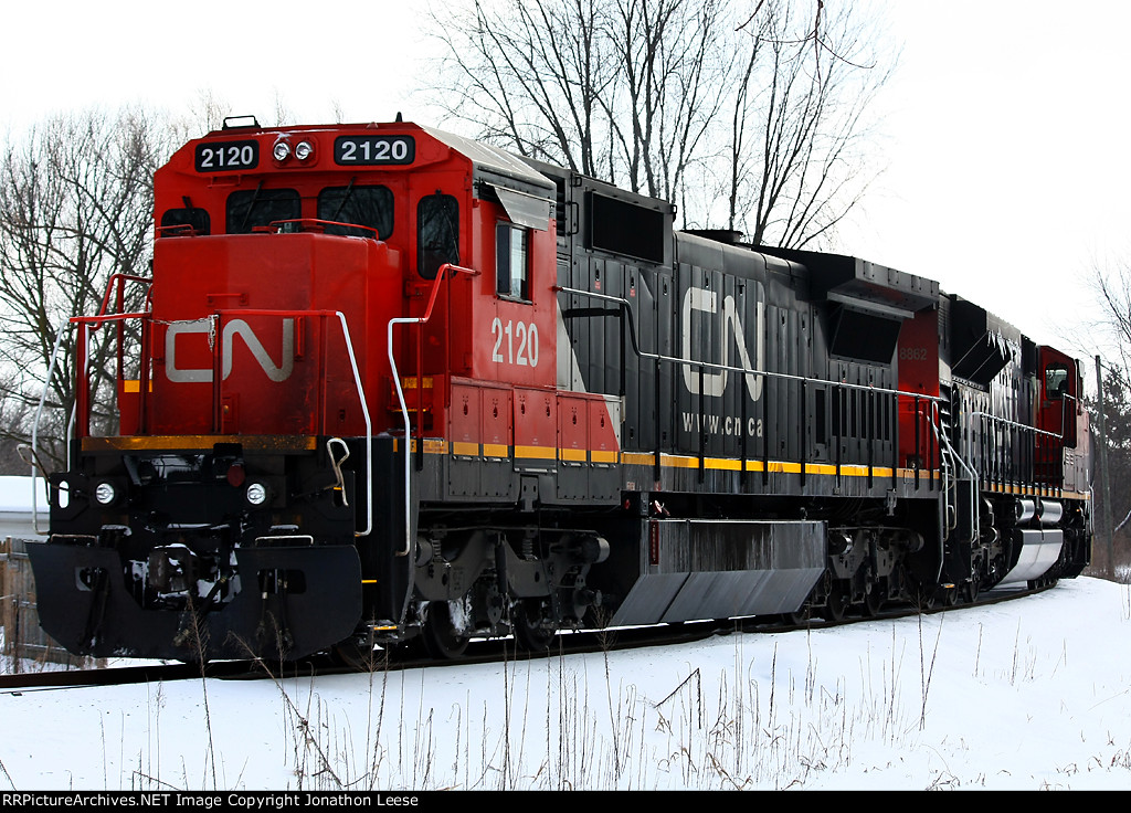 CN 2120 backs L501 around the High wye